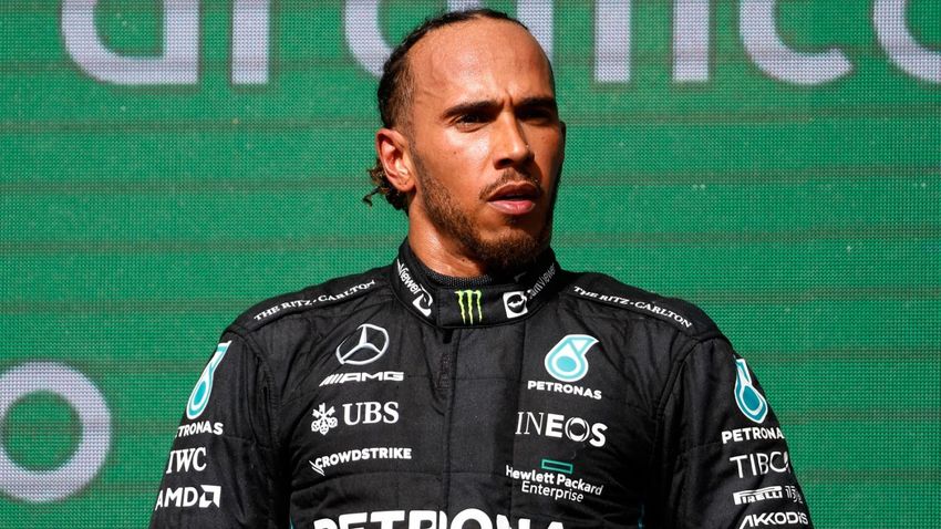 Új Forma–1-szabály: a versenyzőknek engedélyeztetniük kell politikai ...