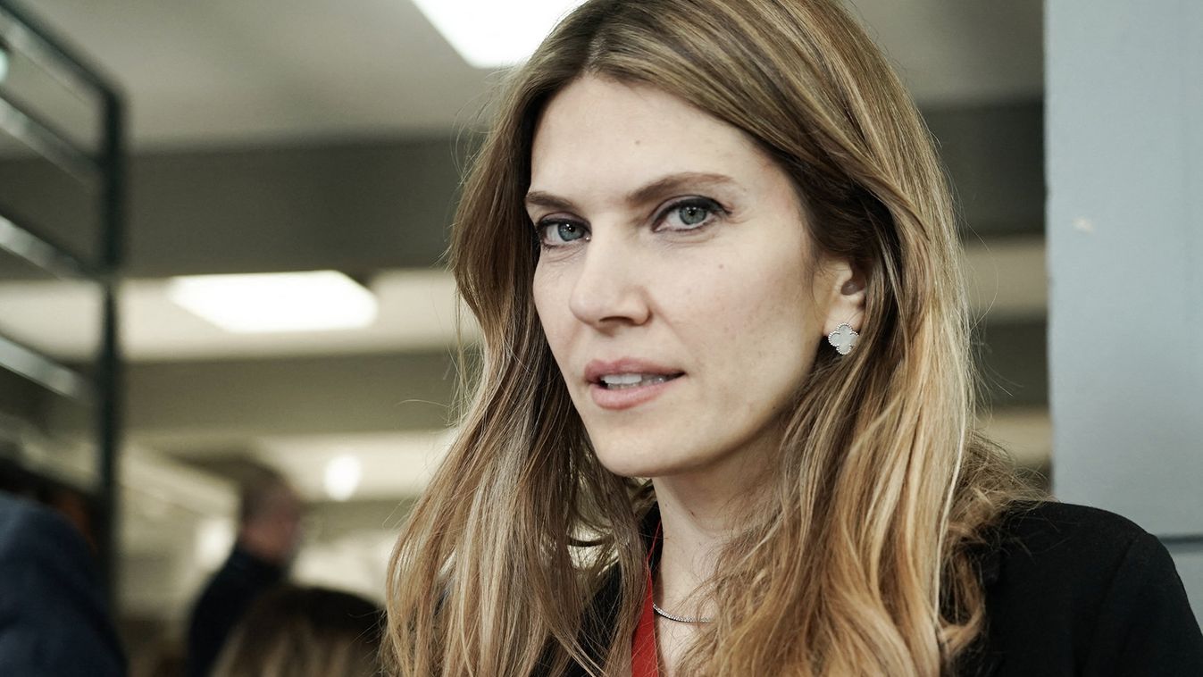 Míg Eva Kaili ingatlanjaiban a rendőrség razziázik, ő visszatérne az ...