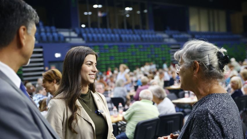 Így készül Szentkirályi Alexandra az idősek világnapjára