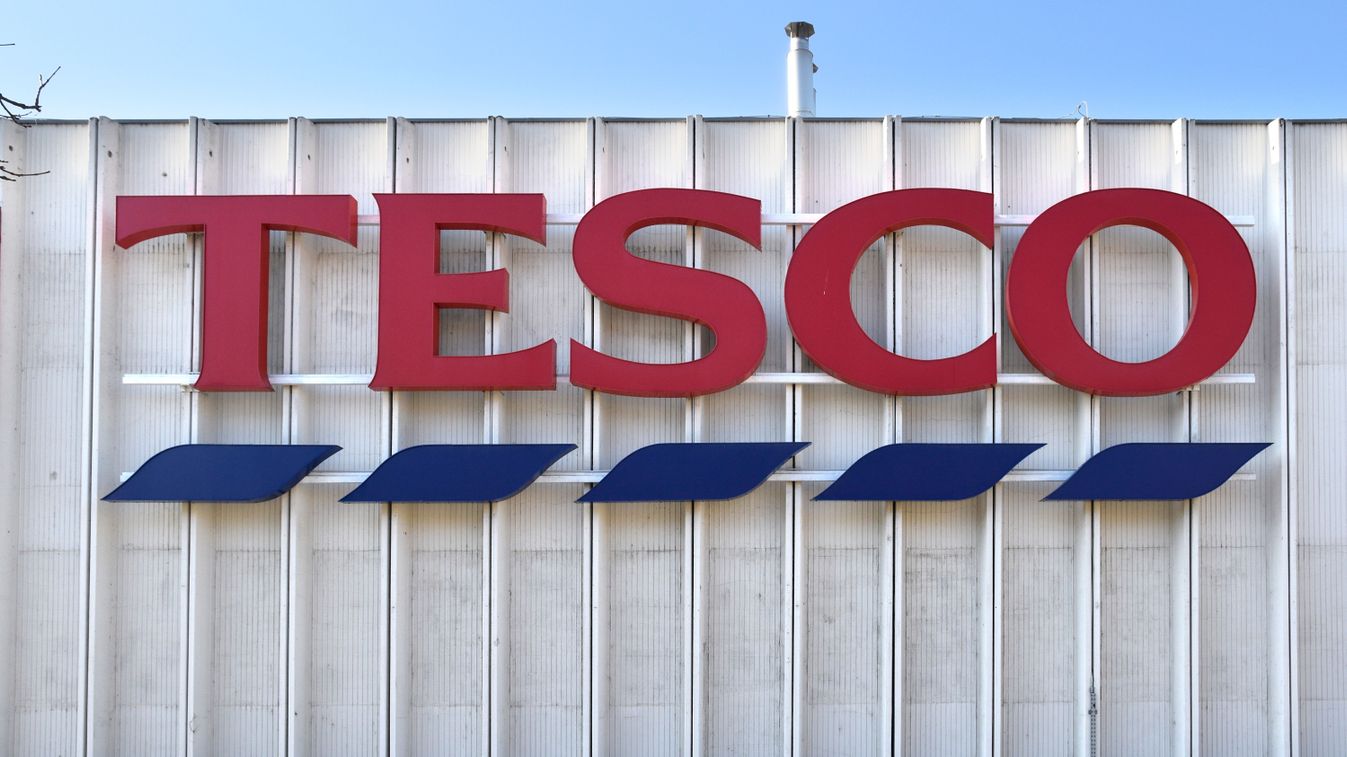 Ennyivel emeli a fizetéseket a Tesco idén